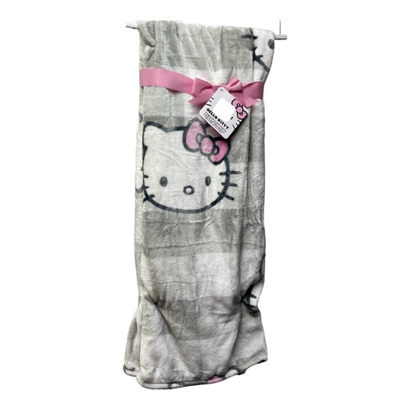 Hello Kitty | Bedding | Hello Kitty Gray White Plaid Plush Throw 5 X 70 ...
